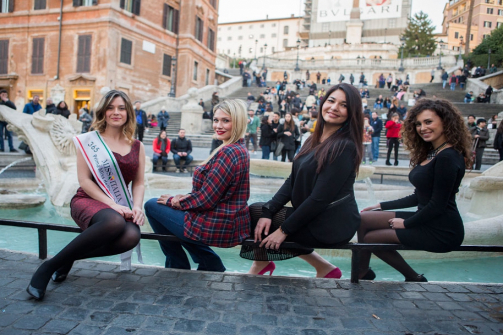 MISS ITALIA: RAGAZZE CURVY IN PIAZZA DI SPAGNA